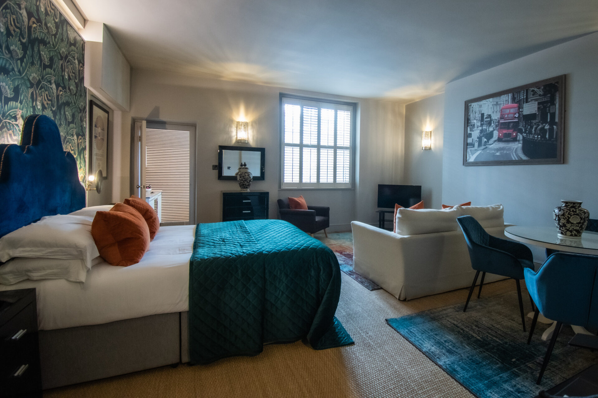 Standard Triple Studios - Vancouver Hotel & Suites